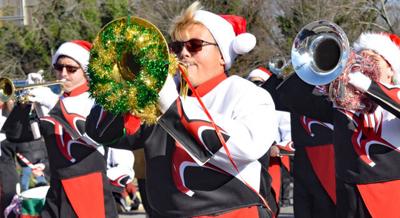 Sun shines on 80-entry Marshall Christmas Parade | Neighbors ...