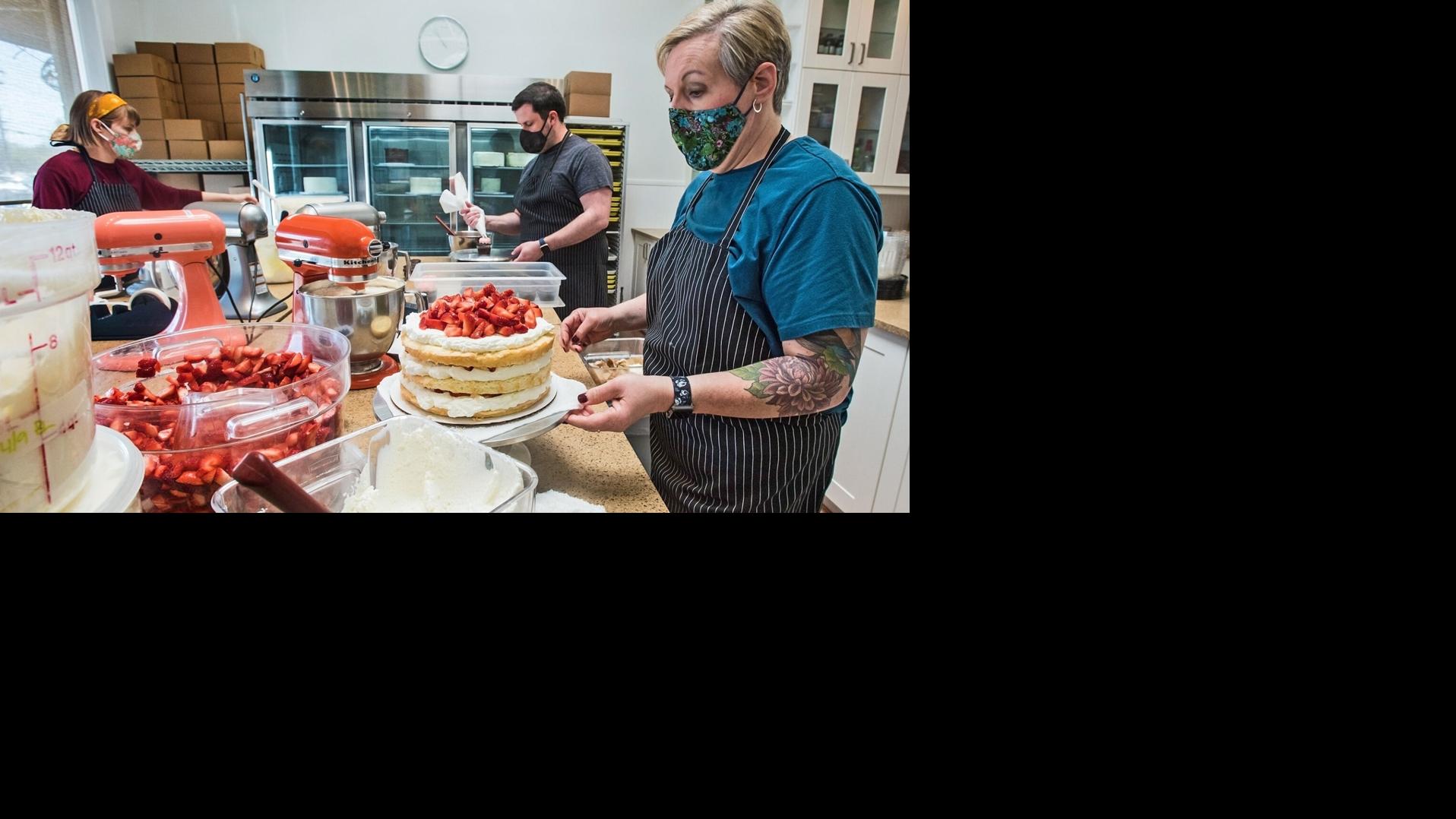 Video: How to decorate a cake like a pro | Confections & Desserts ...