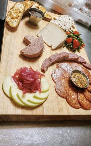 Spotlight: The Muddled Pig Gastropub Serves Swine-Filled Fare in Maplewood