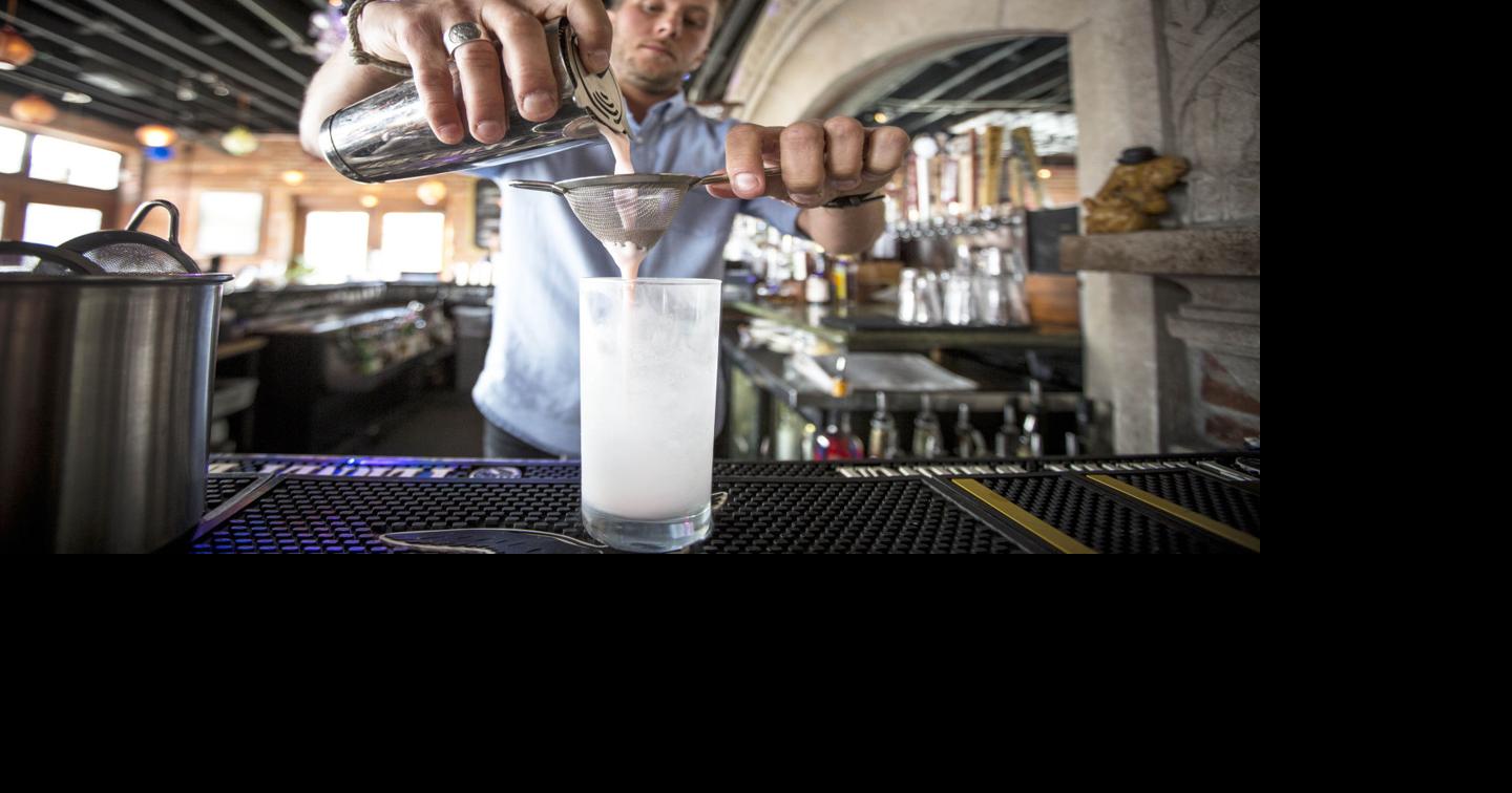 Frazer's Restaurant & Lounge Has a Great Bar, Too