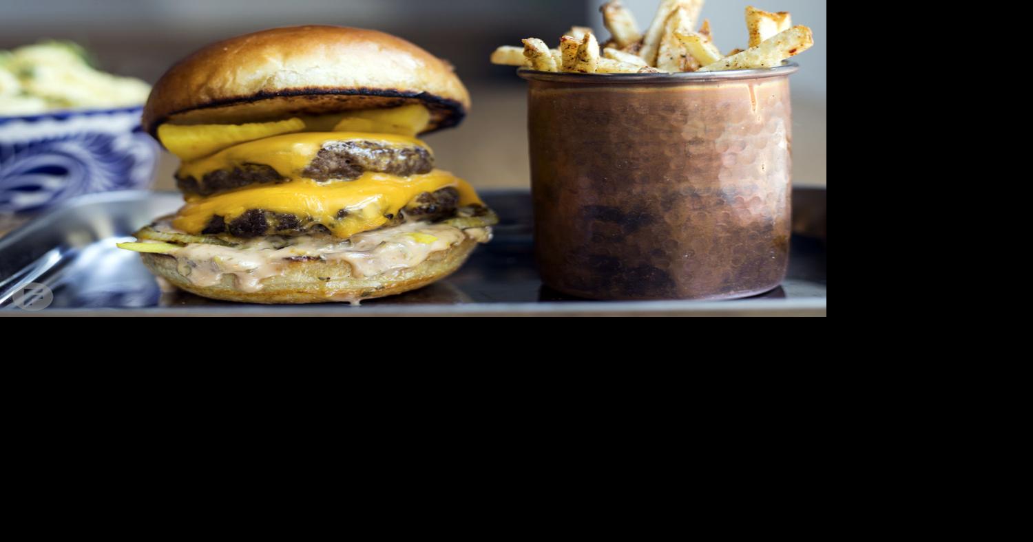 These St. Louis bars and restaurants offer the best happy hour specials