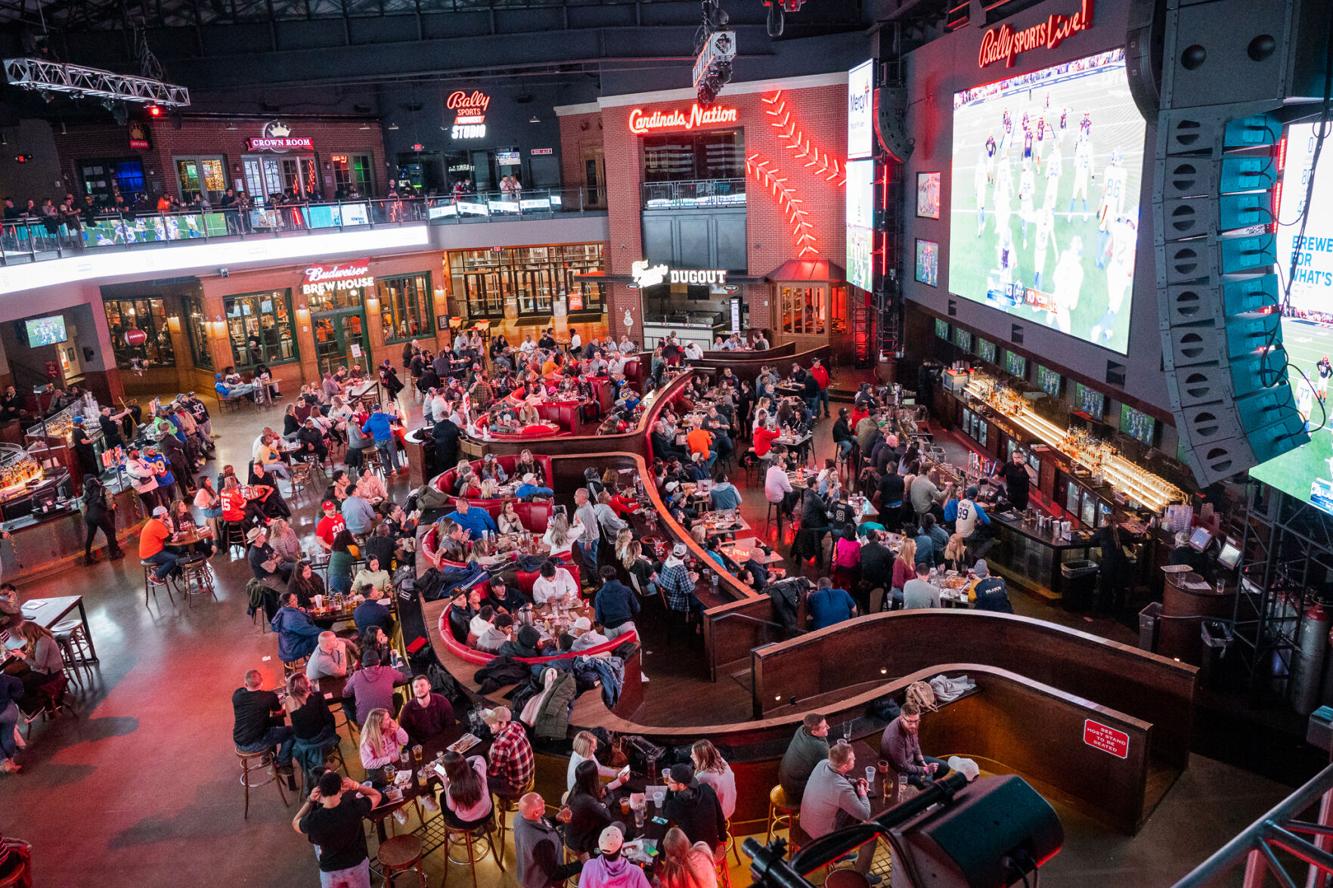 Our 10 favorite spots to watch a football game in St. Louis