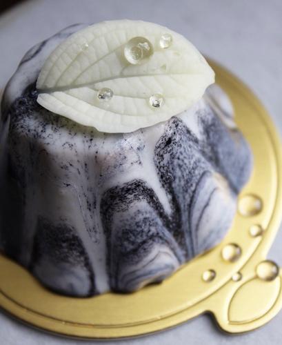 Ragsy Pastries crafts pastry creations inspired by nature