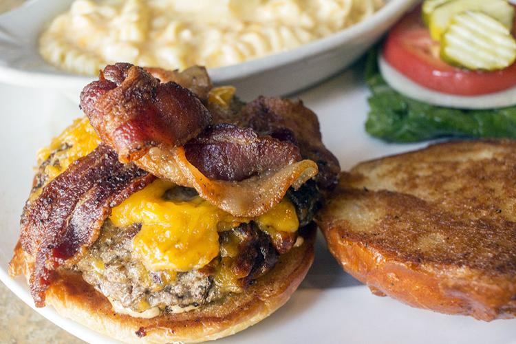 StackHouse Pub & Grill At Hog Hollow Now Open in Chesterfield