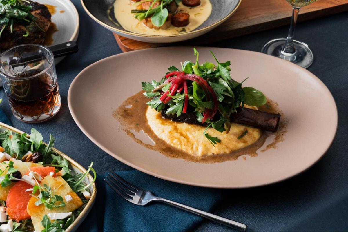 The Oak Street Inn & Lounge is a destination in Cottleville