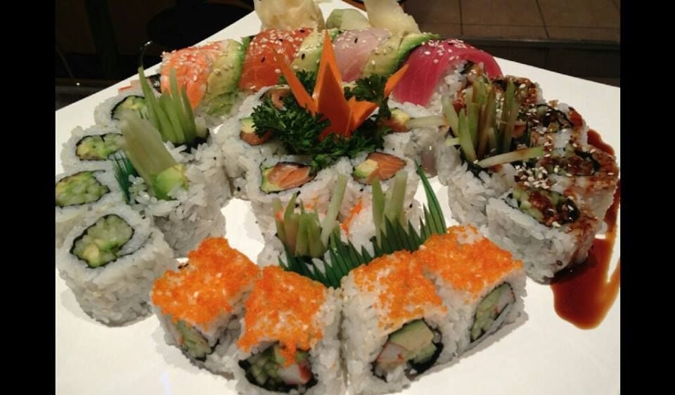 Sushi: Friends Sushi & Bento Place