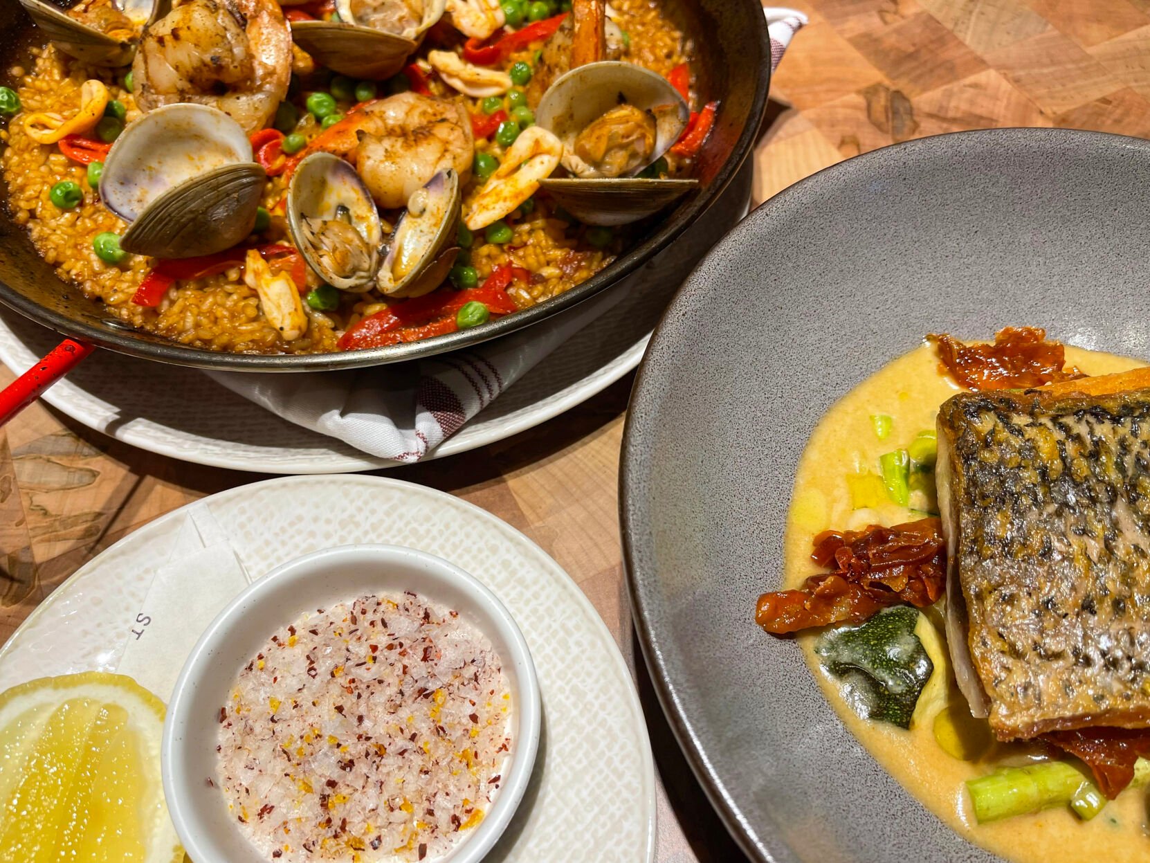 12 bars and restaurants near Enterprise Center in St. Louis