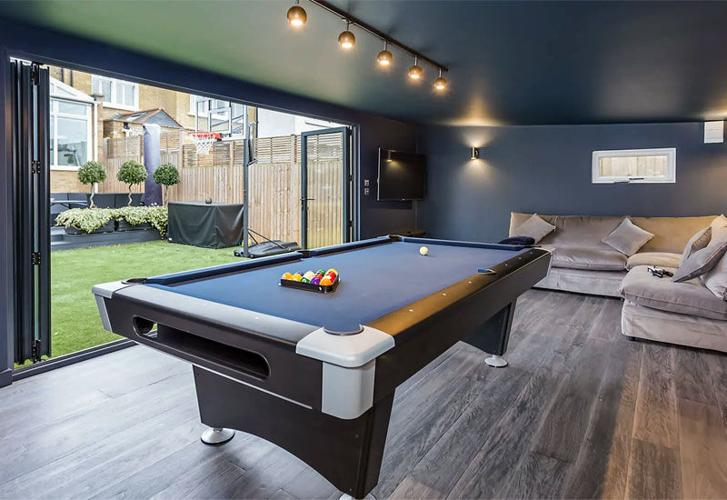 10 Cool Man Cave Ideas | Featured | finehomesandliving.com