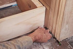 A Step-by-Step for Trimming Stairs | Featured | finehomesandliving.com