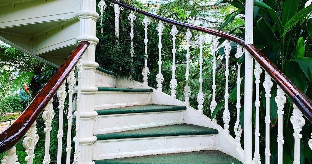 5 Low-Cost Exterior Handrail Ideas | Featured | finehomesandliving.com