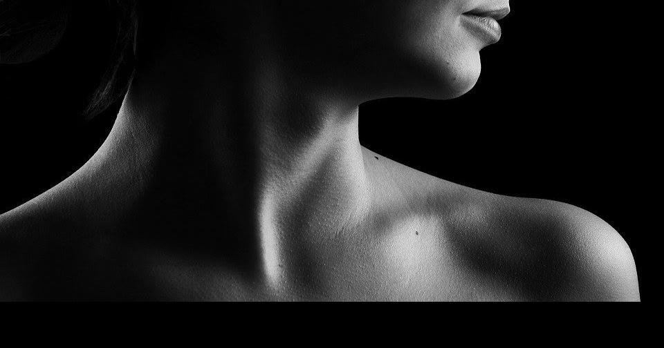 How to Get Rid of Neck Discoloration | Featured | finehomesandliving.com