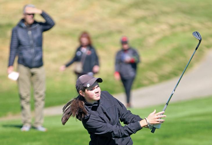 Girls golf: Delainey Halverson finishes first overall to lead Oregon to ...