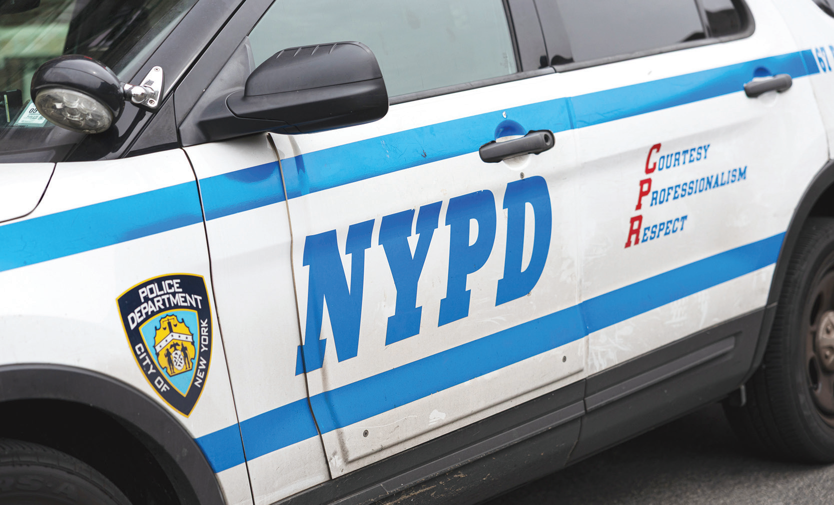 NYPD cop loses month pay for kneeling on back of Manhattan suspect ...
