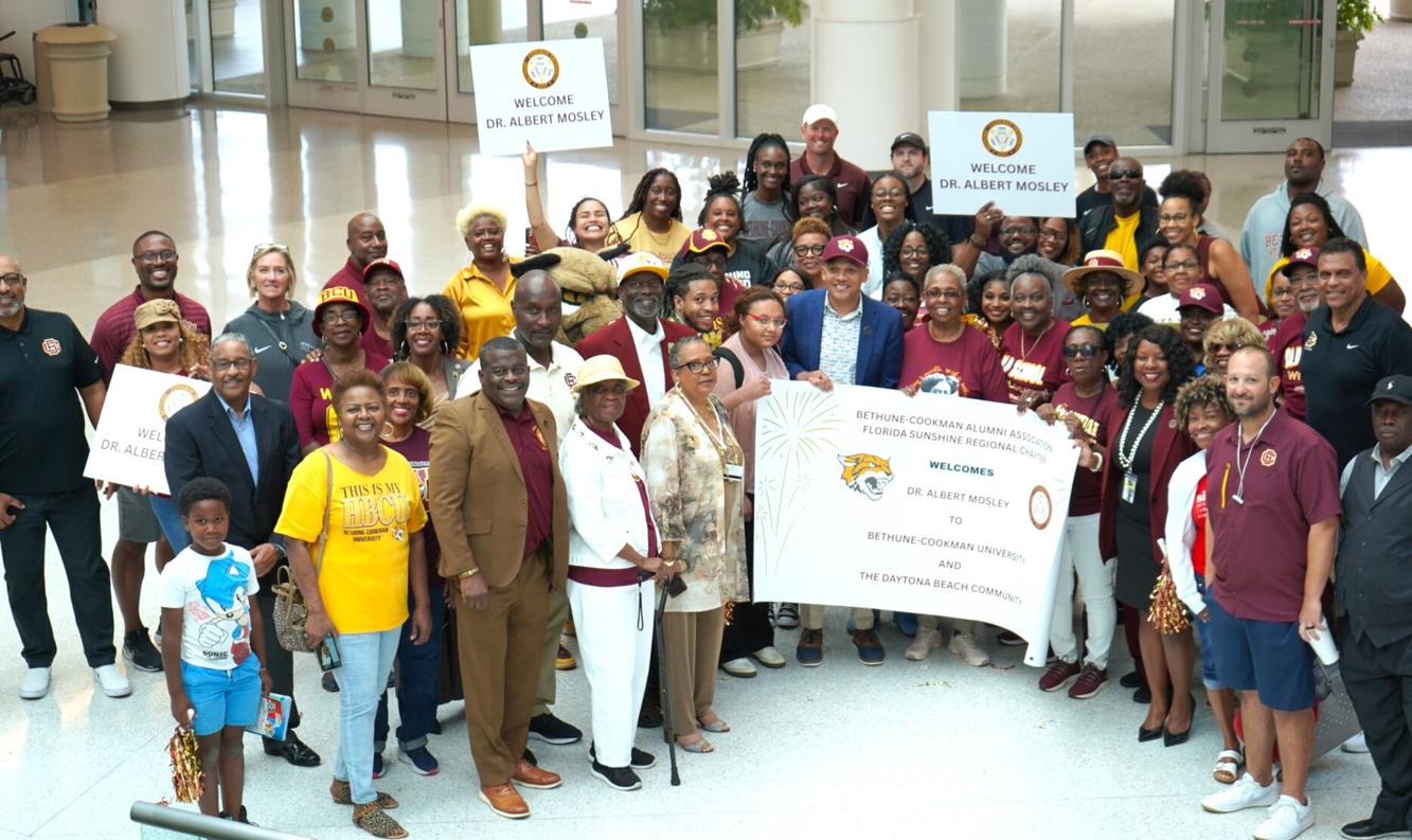 Bethune-Cookman alums surprise new president with airport welcome ...