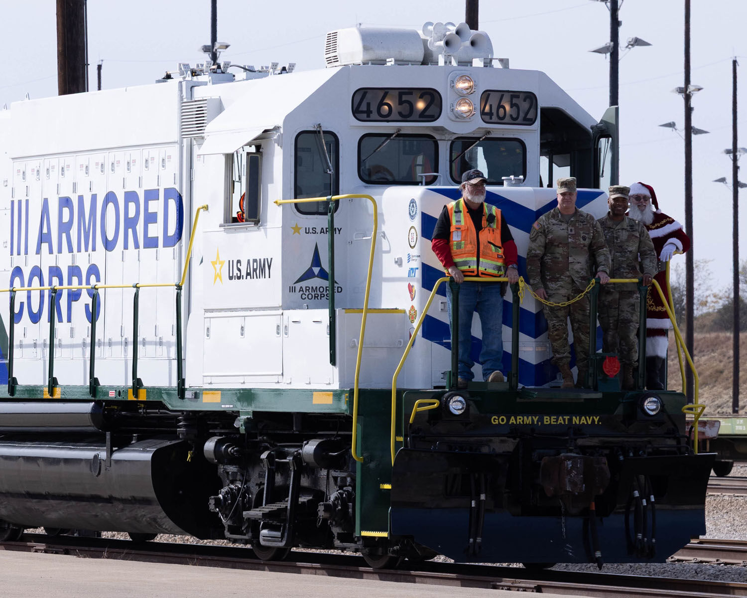 Fort Hood commissions Army’s first completely electric locomotive ...
