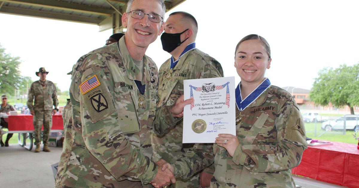 10 Soldiers, civilian receive AG Corps awards | News | forthoodsentinel.com