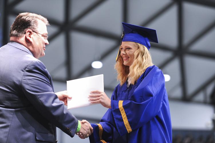 Seniors reach graduation milestone | Living | forthoodsentinel.com
