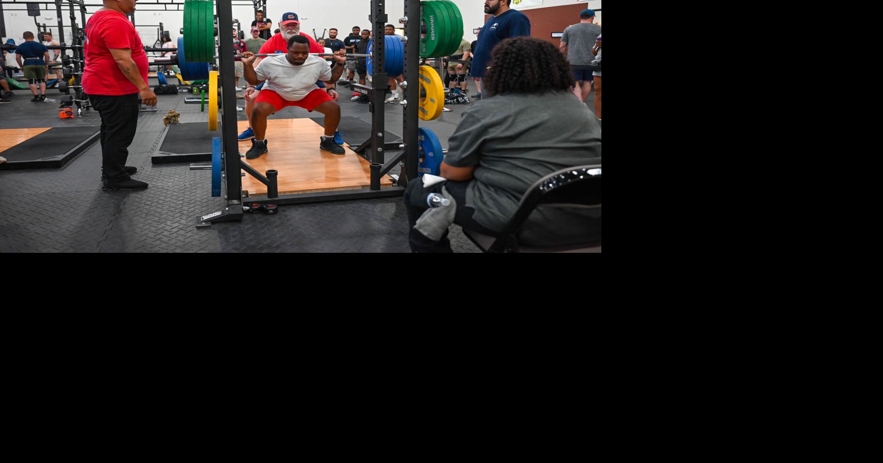 Weight lifting competition tests limits of Soldiers | Living ...