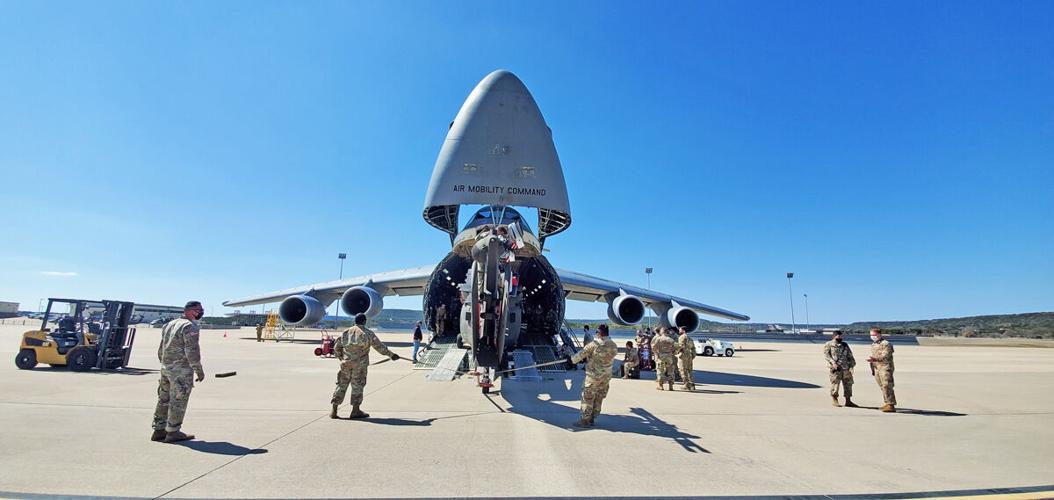 helicopter inside c5