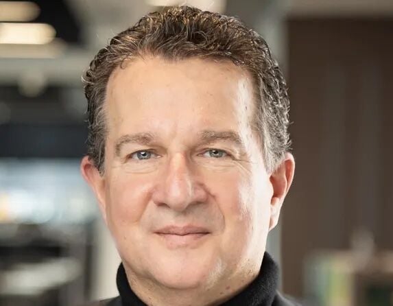 Dave’s Hot Chicken Taps New CEO, and Tom Brady Calls ‘Hut’ for Pizza ...