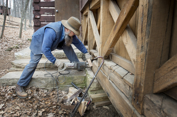 Amish volunteers assist with cabin restoration | Lifestyle ...