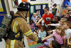 Local firefighters teach kids fire safety | Archives ...