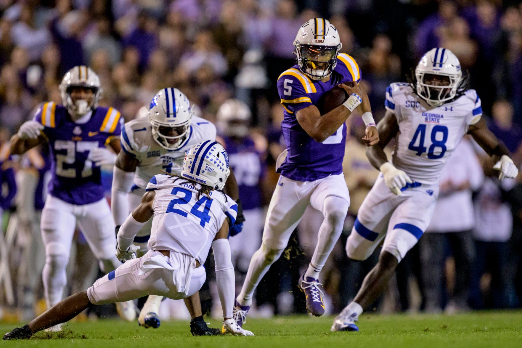 How will the Commanders land a new QB? They have a lot of options ...