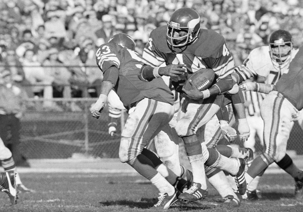 Young to propose new turf field be named in honor of Chuck Foreman ...