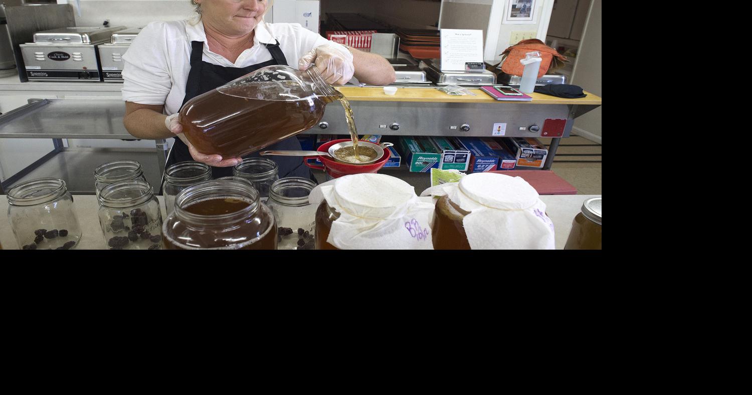 'Kombucha lady' brings fermented tea to local health drink market ...