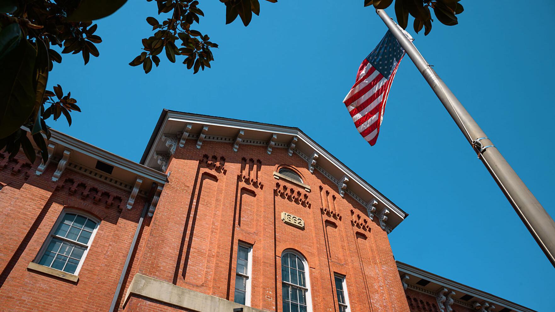 City Council approves pay increases for future council members, mayor ...