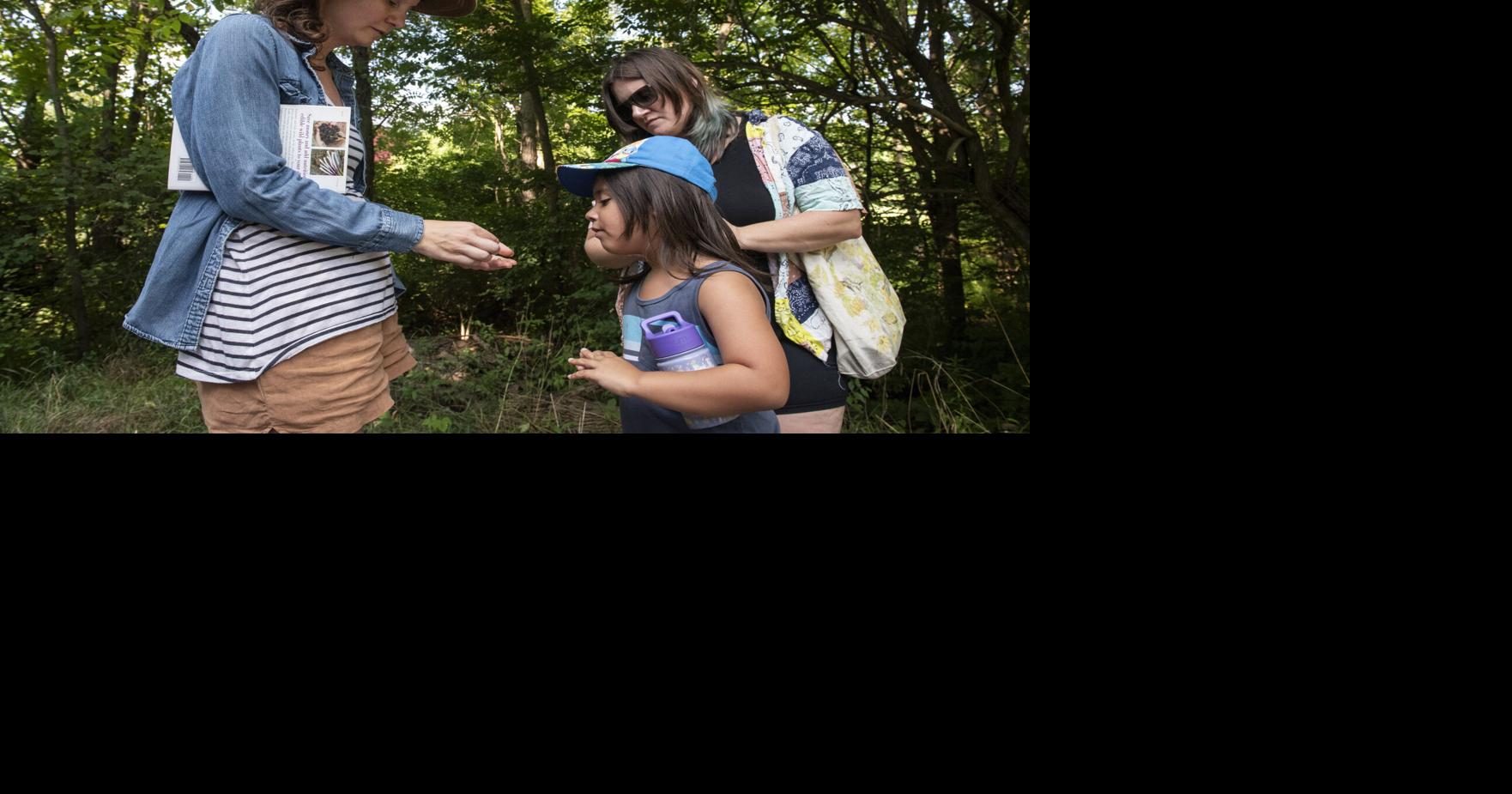 Residents learn about wild edible berries, other forageable plants at ...