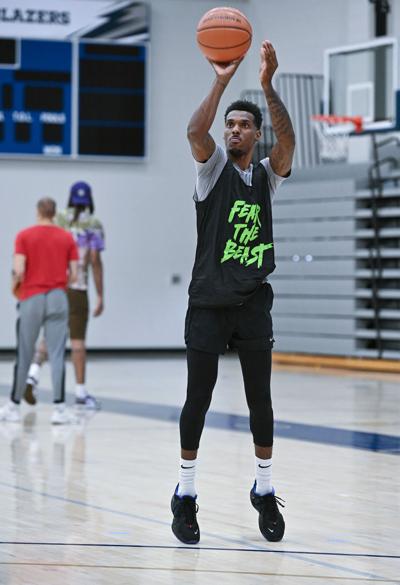 Former Frederick High basketball star Steve Custis signs with Flying ...