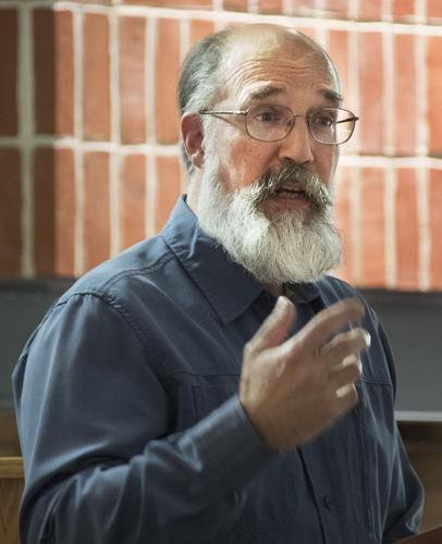 Wildlife sculptor Bart Walter creates memories through clay | Visual ...