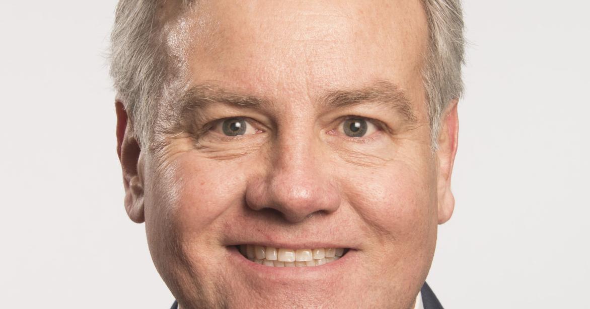 U.S. Senate race: Wallace says he has Trump bravado, Carson kindness ...