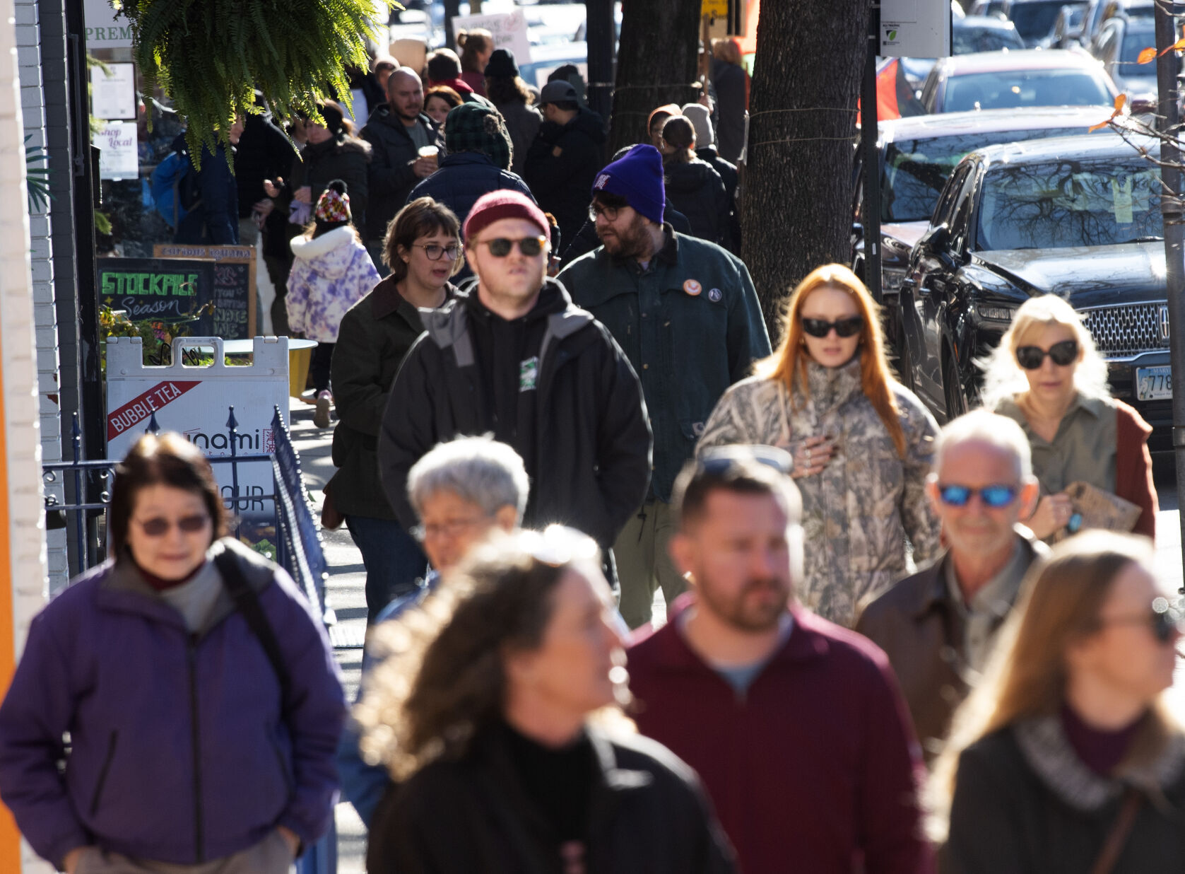 'Busy sidewalks' are the solution for crowded streets | Columns ...
