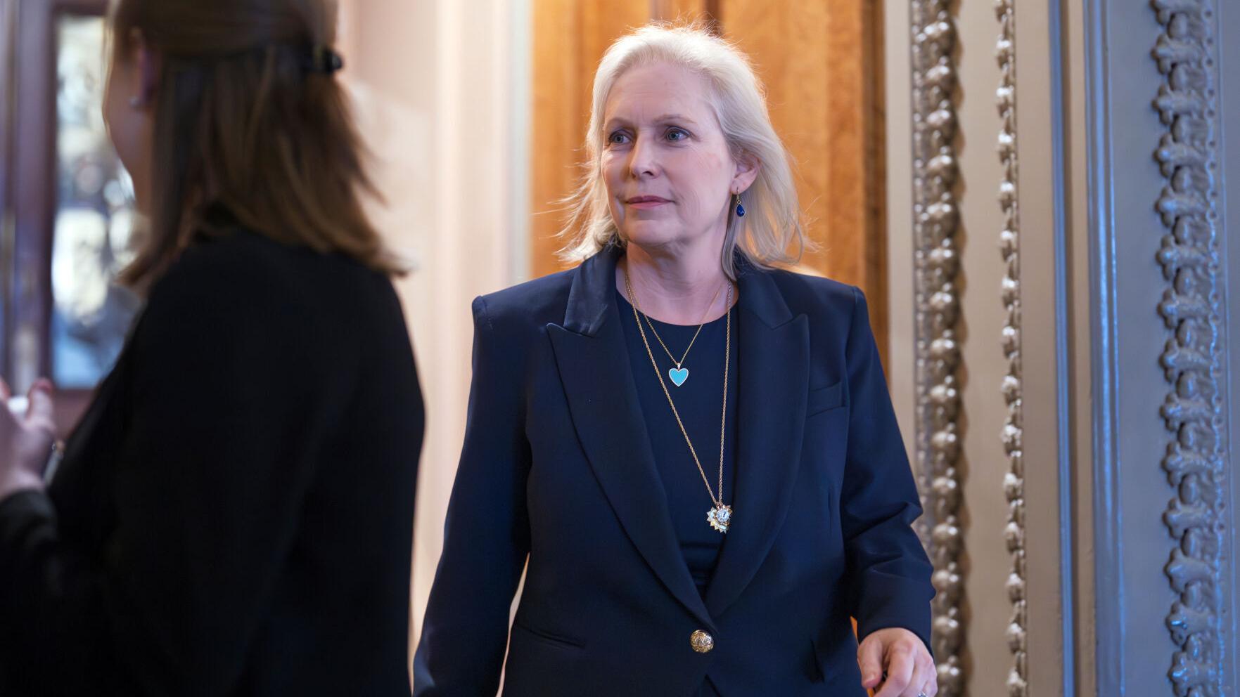 Senators launch a cross-party effort to end stock trading by lawmakers ...