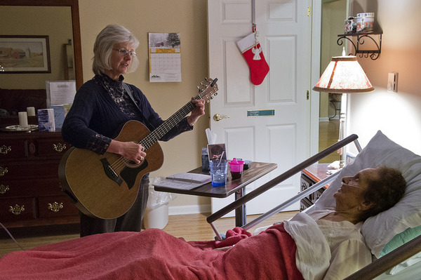 Hospice of Frederick County volunteer uses music to soothe patients ...
