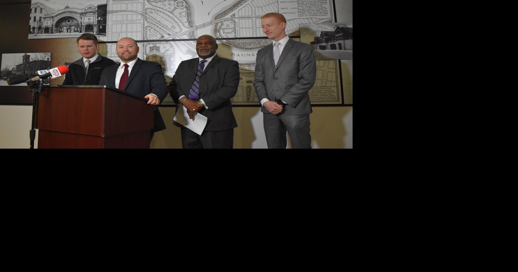 Fort Wayne city councilmen work with Indiana Tech econ students | News ...