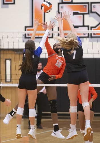 Friendswood fends off late Texas City push to win 22-5A opener | High ...