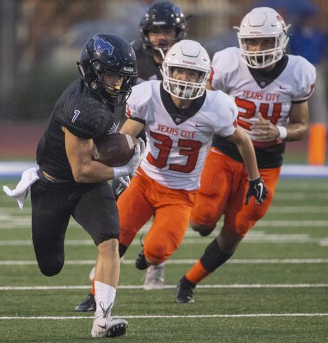 Photos: Friendswood vs Texas City Football | In Focus | The Daily News
