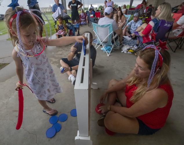 Despite rain, revelers enjoy League City fireworks | Local News | The ...