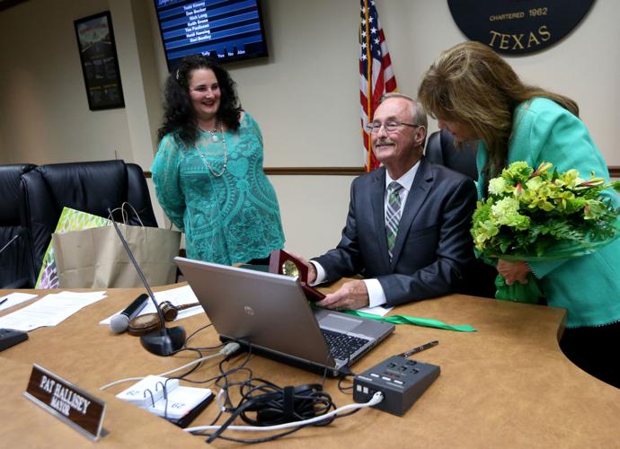 Pat Hallisey kicks off tenure as League City mayor | Local News | The ...