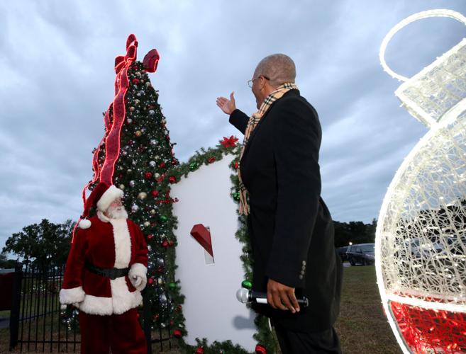Texas City mayor lights up city for the holidays | Local News | The ...