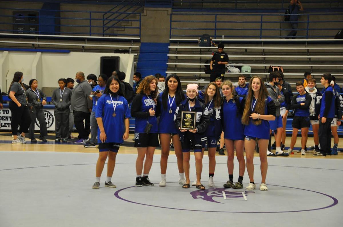 Friendswood girls wrestling breaks school record at district tournament ...