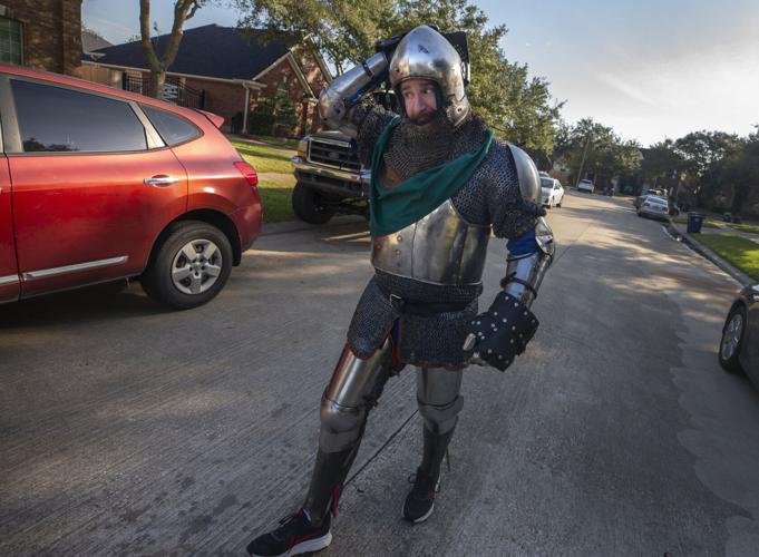 League City police officer suits up in knight's armor for charity ...