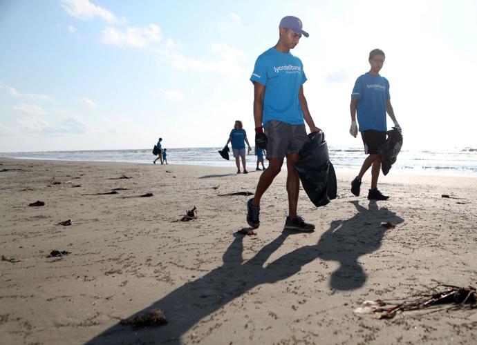 1,300 participants clean up Galveston beaches | Local News | The Daily News