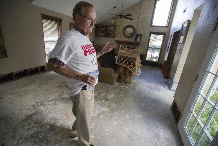 League City mayor visits hard-hit neighbors | Local News | The Daily News