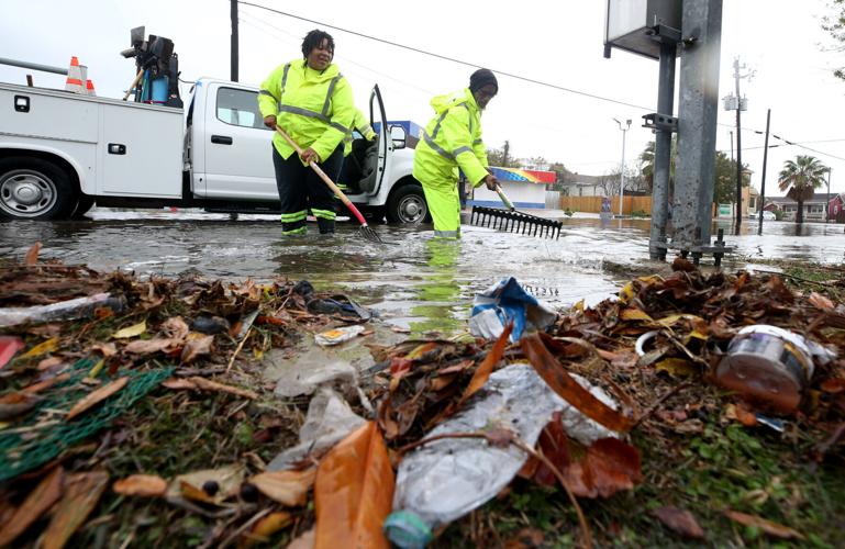 Heavy rains cause street flooding in Galveston | Local News | The Daily ...