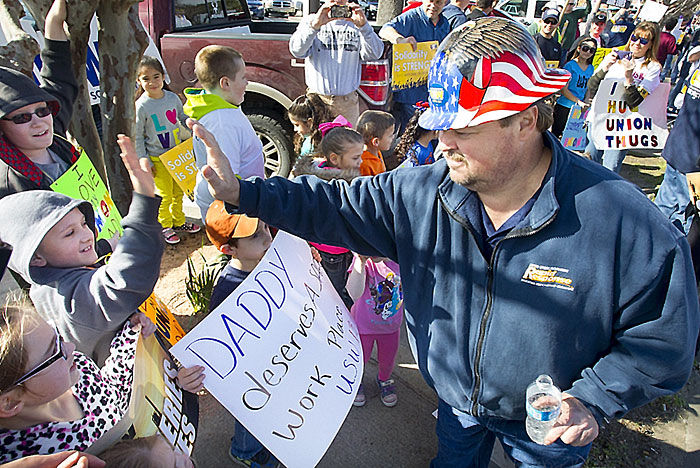 More USW workers walk off the job across US | Local News | The Daily News