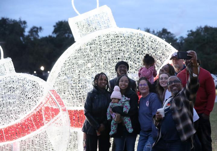 Texas City mayor lights up city for the holidays | Local News | The ...